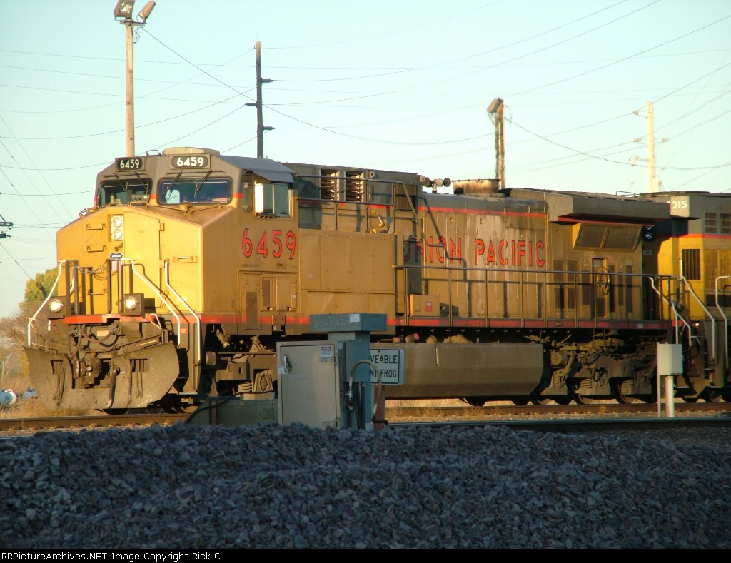UP 6459 Leads a WB Manifest